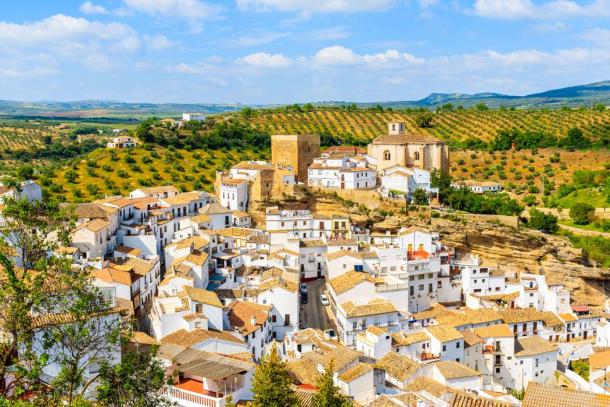 Setenil de las Bodegas: Troglodyte Buildings in a Quaint Spanish Town ...