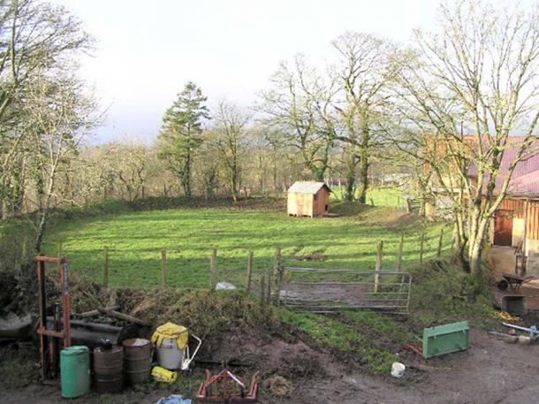 Where the Fairies Dwell: Irish Ringforts in Our World and Theirs ...