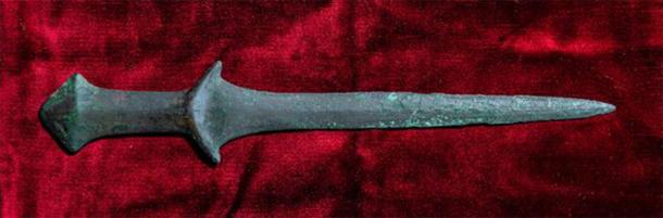 5,000 Year-Old Anatolian Sword Was Discovered On Venetian Island ...