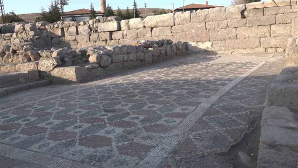 Vast and Mesmerizing Floor Mosaic Unearthed in Cappadocian Villa ...