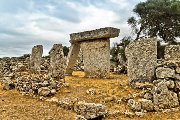 The Taulas of Menorca - Mysterious Megaliths of the Talaiotic People ...