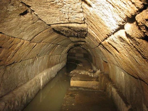 A Labyrinth of Ancient Tunnels Exist Under Roman Streets | Ancient Origins