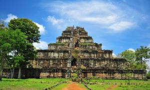 Revealing the Mysterious Story of the Koh Ker Pyramid in Cambodia ...